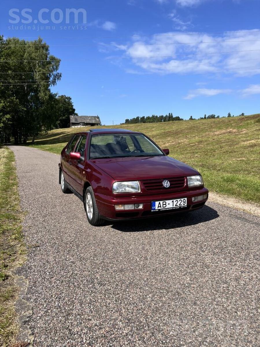 Red Volkswagen Vento 1996 in Riga, with an engine capacity of 1.80 L and mileage of 178 thousand km for 1850 €, photo 11 on AUTOMOTO.COM.LV