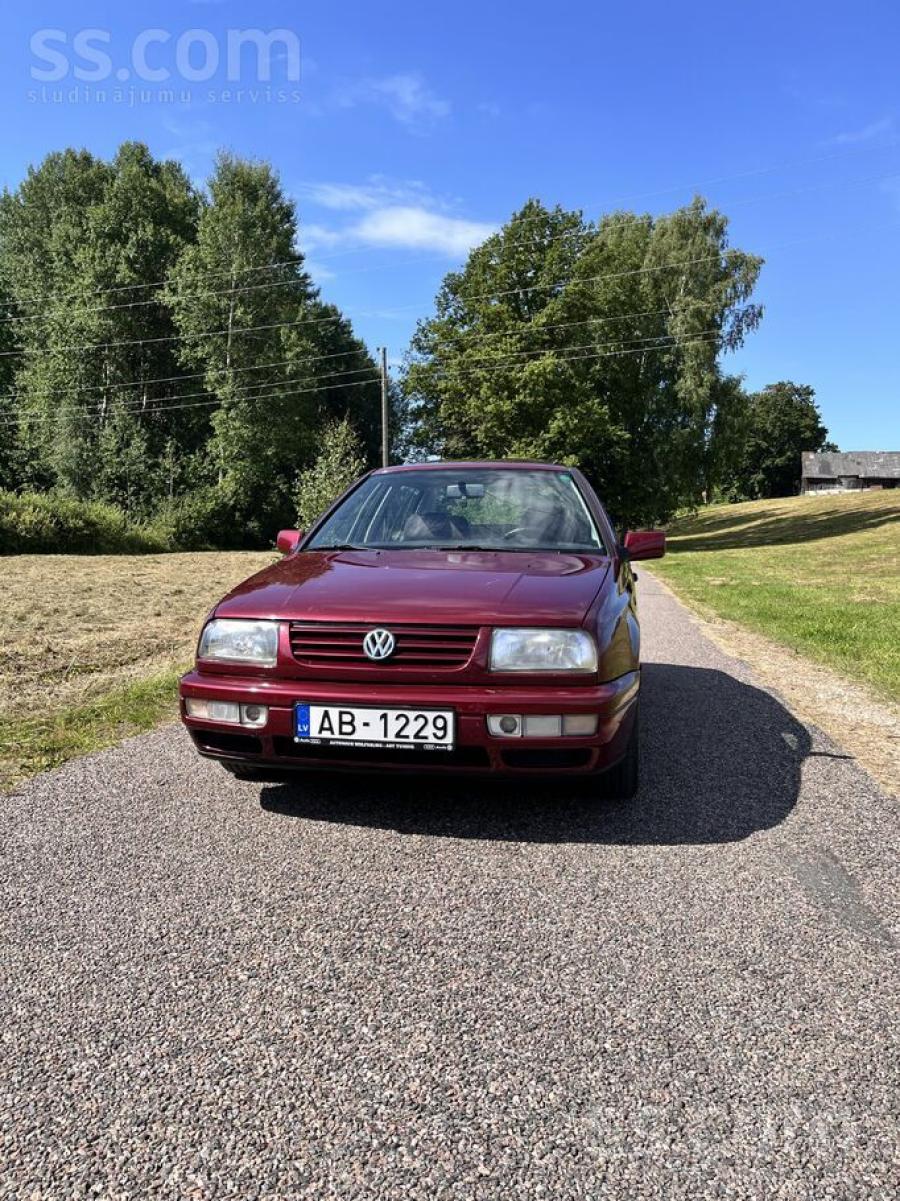 Red Volkswagen Vento 1996 in Riga, with an engine capacity of 1.80 L and mileage of 178 thousand km for 1850 €, photo 12 on AUTOMOTO.COM.LV