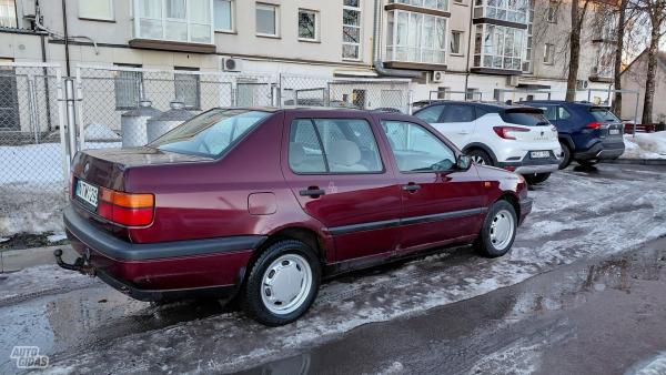 Volkswagen Vento 1992 Mažeikiai, ar dzinēja tilpumu 1.80 L un nobraukumu 342 tūkst. km par 900 €, foto 6 vietnē AUTOMOTO.COM.LV