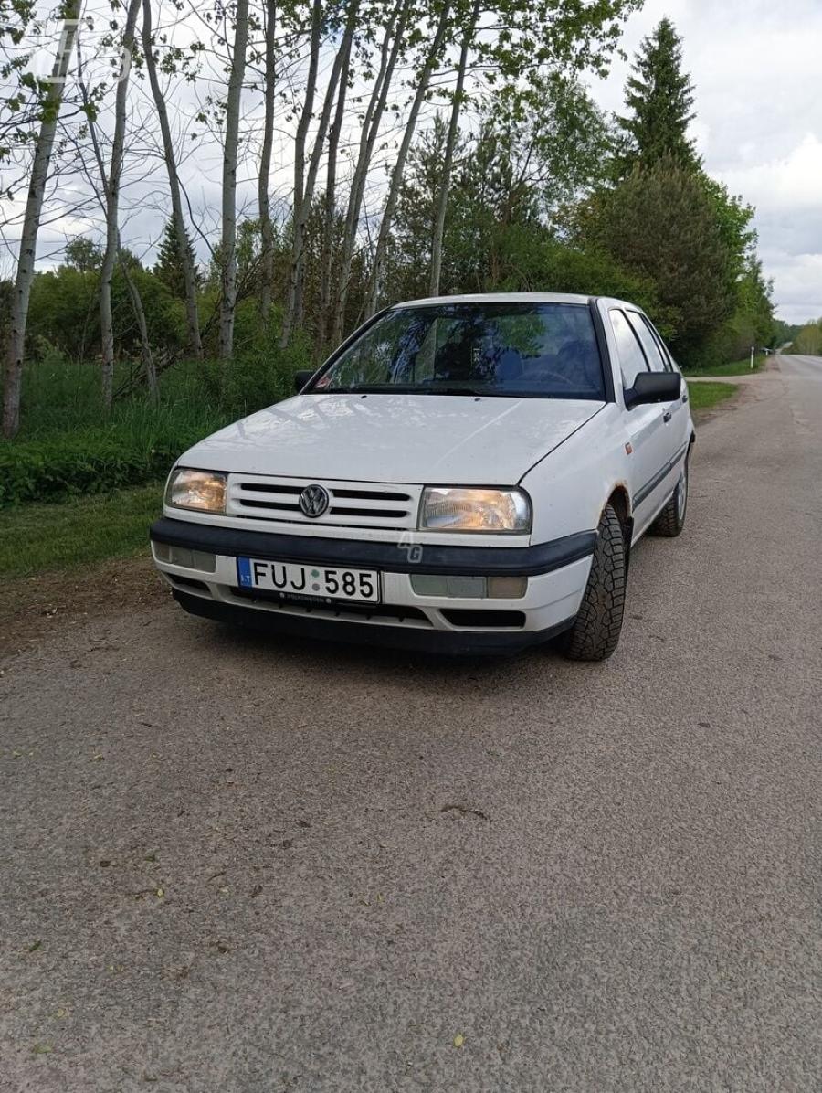 Volkswagen Vento 1994 in Utena, with an engine capacity of 1.90 L and mileage of 94 thousand km for 799 €, photo 1 on AUTOMOTO.COM.LV