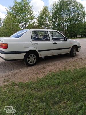 Volkswagen Vento 1994 in Utena, with an engine capacity of 1.90 L and mileage of 94 thousand km for 799 €, photo 7 on AUTOMOTO.COM.LV