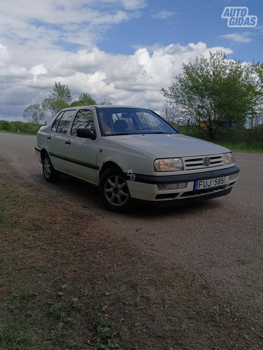 Volkswagen Vento 1994 in Utena, with an engine capacity of 1.90 L and mileage of 94 thousand km for 799 €, photo 8 on AUTOMOTO.COM.LV