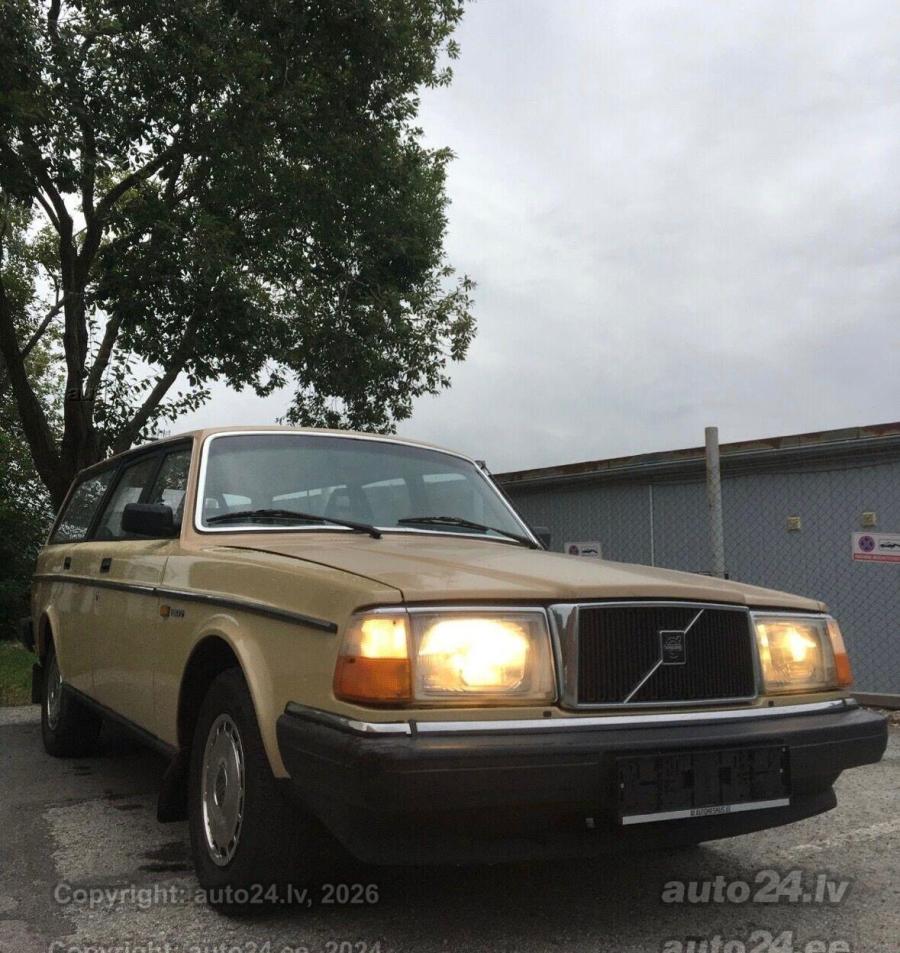 Smilšu krāsa Volvo 240 1984 Tallina, ar dzinēja tilpumu 2.30 L un nobraukumu 0 tūkst. km par 12000 €, foto 4 vietnē AUTOMOTO.COM.LV