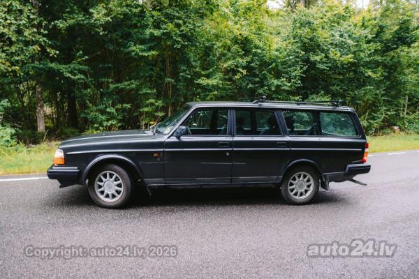 Melns Volvo 240 1993 Valga, ar dzinēja tilpumu 2.30 L un nobraukumu 228 tūkst. km par 4600 €, foto 3 vietnē AUTOMOTO.COM.LV