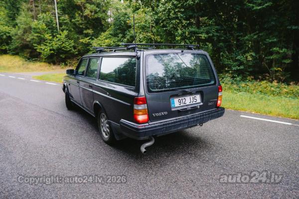 Melns Volvo 240 1993 Valga, ar dzinēja tilpumu 2.30 L un nobraukumu 228 tūkst. km par 4600 €, foto 4 vietnē AUTOMOTO.COM.LV