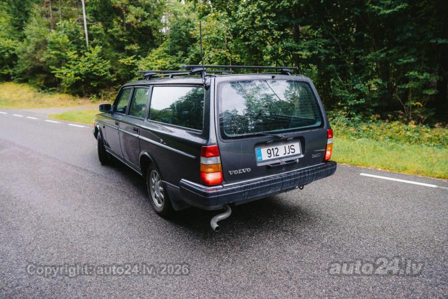 Melns Volvo 240 1993 Valga, ar dzinēja tilpumu 2.30 L un nobraukumu 228 tūkst. km par 4600 €, foto 4 vietnē AUTOMOTO.COM.LV