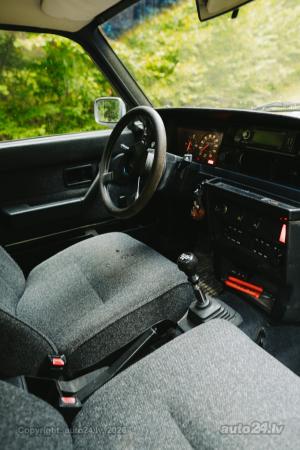 Melns Volvo 240 1993 Valga, ar dzinēja tilpumu 2.30 L un nobraukumu 228 tūkst. km par 4600 €, foto 8 vietnē AUTOMOTO.COM.LV