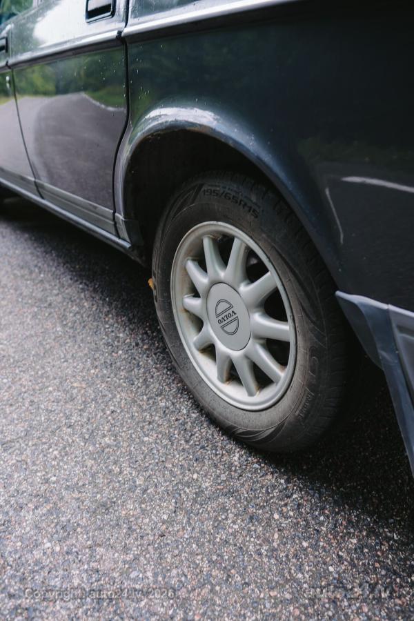 Melns Volvo 240 1993 Valga, ar dzinēja tilpumu 2.30 L un nobraukumu 228 tūkst. km par 4600 €, foto 9 vietnē AUTOMOTO.COM.LV