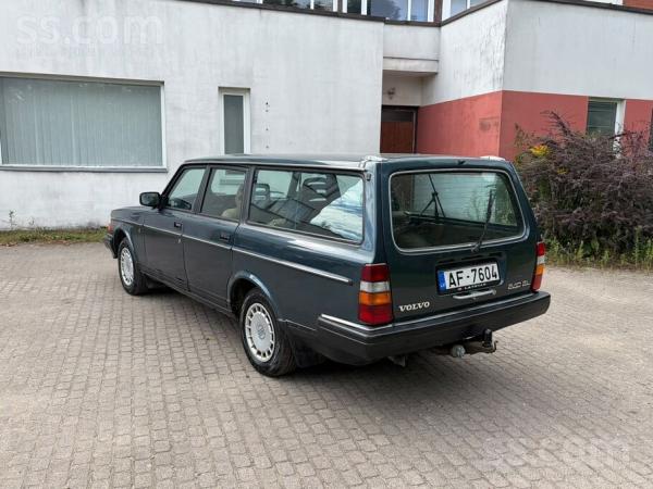 Green Volvo 240 1990 in Riga, with an engine capacity of 2.40 L and mileage of 301 thousand km for 2700 €, photo 3 on AUTOMOTO.COM.LV