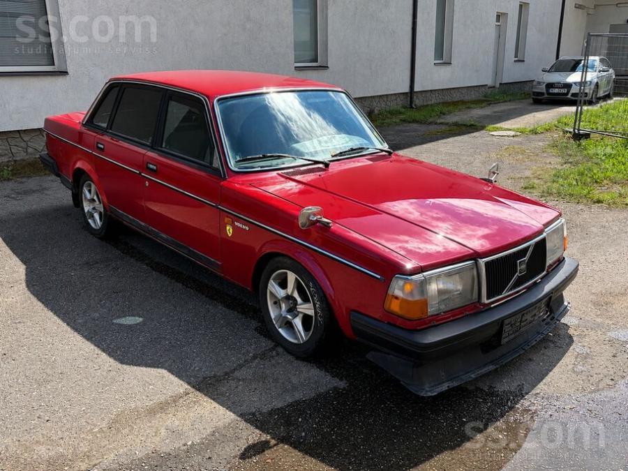 Красный Вольво 240 1986 в Рига, объемом двигателя 2.00 л и пробегом 300 тыс. км за 1800 €, фото 1 на AUTOMOTO.COM.LV