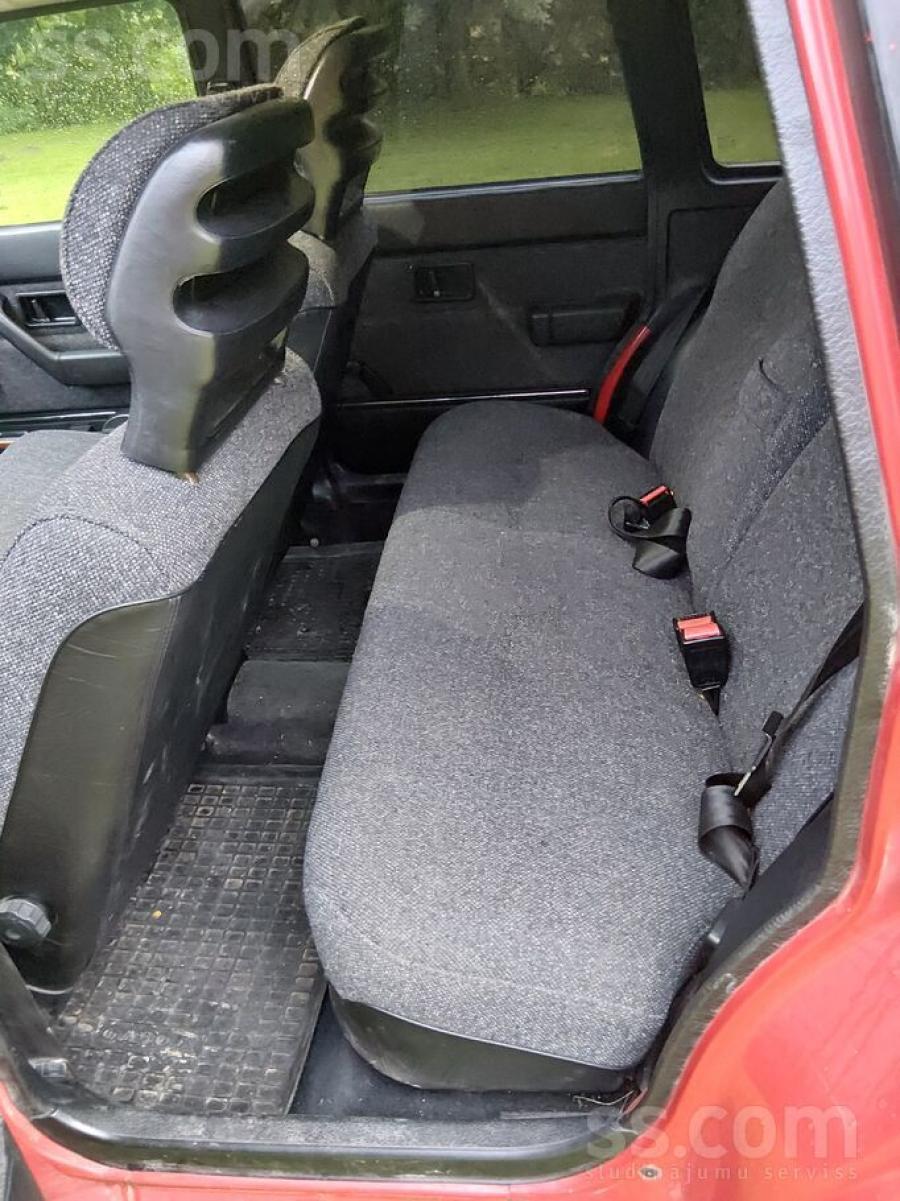 Sarkans Volvo 240 1992 Rīga, ar dzinēja tilpumu 2.40 L un nobraukumu 271 tūkst. km par 6000 €, foto 7 vietnē AUTOMOTO.COM.LV