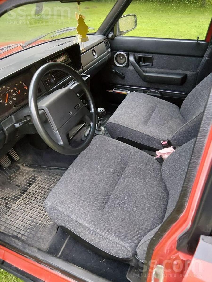Sarkans Volvo 240 1992 Rīga, ar dzinēja tilpumu 2.40 L un nobraukumu 271 tūkst. km par 6000 €, foto 8 vietnē AUTOMOTO.COM.LV