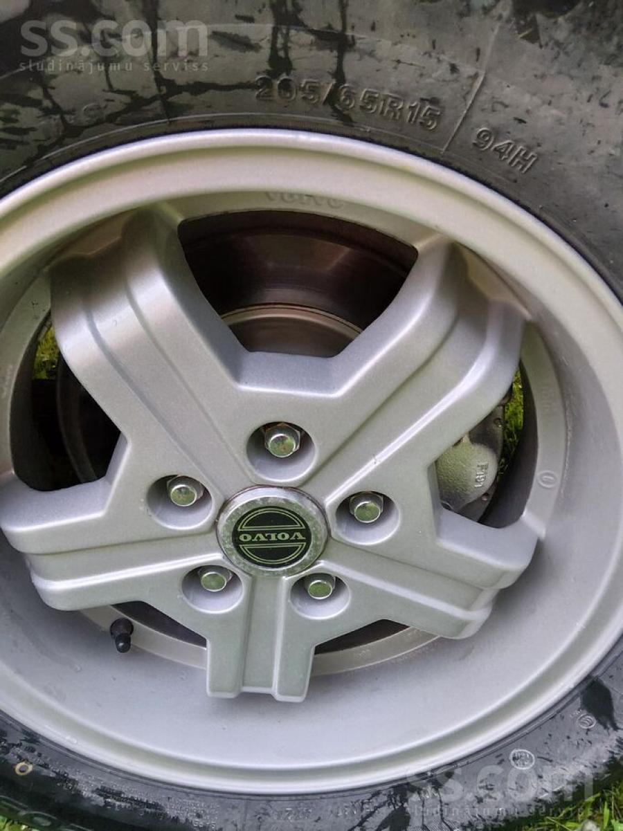 Sarkans Volvo 240 1992 Rīga, ar dzinēja tilpumu 2.40 L un nobraukumu 271 tūkst. km par 6000 €, foto 12 vietnē AUTOMOTO.COM.LV
