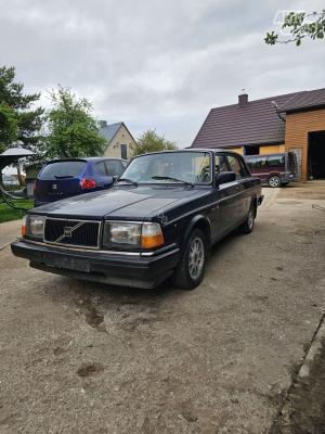 Volvo 240 1989 Panevēža, ar dzinēja tilpumu 2.40 L un nobraukumu 330 tūkst. km par 2500 €, foto  vietnē AUTOMOTO.COM.LV
