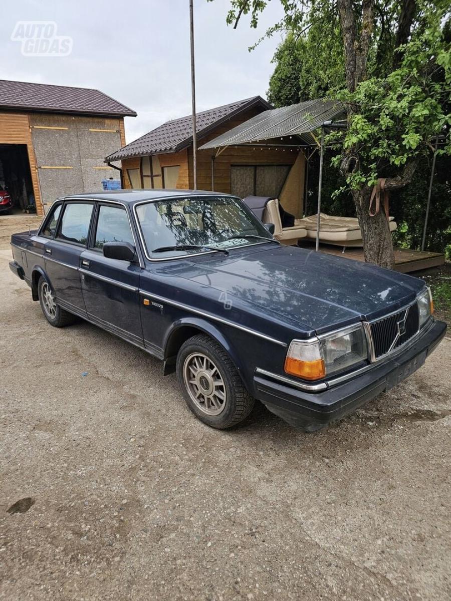 Volvo 240 1989 in Panevezys, with an engine capacity of 2.40 L and mileage of 330 thousand km for 2500 €, photo 4 on AUTOMOTO.COM.LV