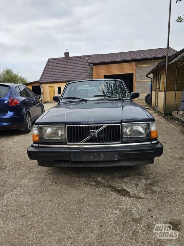 Volvo 240 1989 in Panevezys, with an engine capacity of 2.40 L and mileage of 330 thousand km for 2500 €, photo 2 on AUTOMOTO.COM.LV