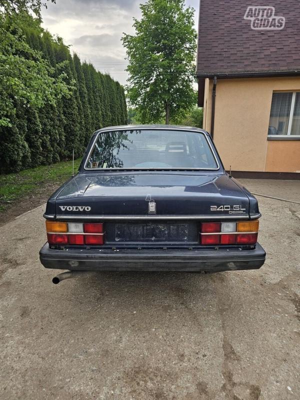 Volvo 240 1989 in Panevezys, with an engine capacity of 2.40 L and mileage of 330 thousand km for 2500 €, photo 5 on AUTOMOTO.COM.LV