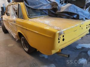 Dzeltens Volvo 240 1977 Rīga, ar dzinēja tilpumu 2.30 L un nobraukumu 165 tūkst. km par 5950 €, foto  vietnē AUTOMOTO.COM.LV
