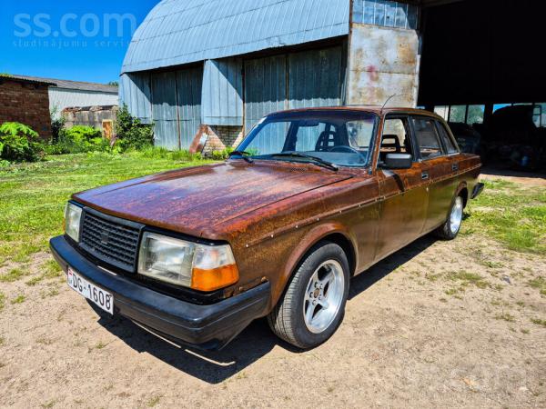 Brūns Volvo 244 1982 Rīga, ar dzinēja tilpumu 2.30 L un nobraukumu 280 tūkst. km par 4000 €, foto 1 vietnē AUTOMOTO.COM.LV
