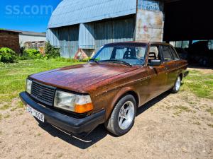 Brūns Volvo 244 1982 Rīga, ar dzinēja tilpumu 2.30 L un nobraukumu 280 tūkst. km par 4000 €, foto  vietnē AUTOMOTO.COM.LV