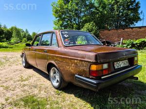Brūns Volvo 244 1982 Rīga, ar dzinēja tilpumu 2.30 L un nobraukumu 280 tūkst. km par 4000 €, foto 3 vietnē AUTOMOTO.COM.LV