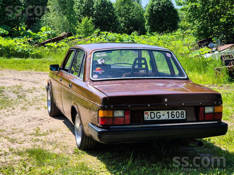 Brūns Volvo 244 1982 Rīga, ar dzinēja tilpumu 2.30 L un nobraukumu 280 tūkst. km par 4000 €, foto 4 vietnē AUTOMOTO.COM.LV