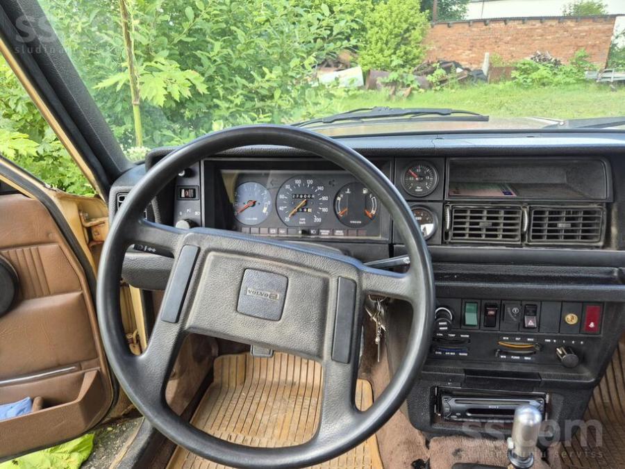 Brūns Volvo 244 1982 Rīga, ar dzinēja tilpumu 2.30 L un nobraukumu 280 tūkst. km par 4000 €, foto 6 vietnē AUTOMOTO.COM.LV