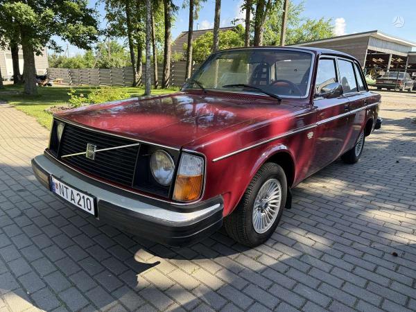 Red Volvo 244 1975 in Moletai, with an engine capacity of 2.13 L and mileage of 226 thousand km for 4900 €, photo 1 on AUTOMOTO.COM.LV