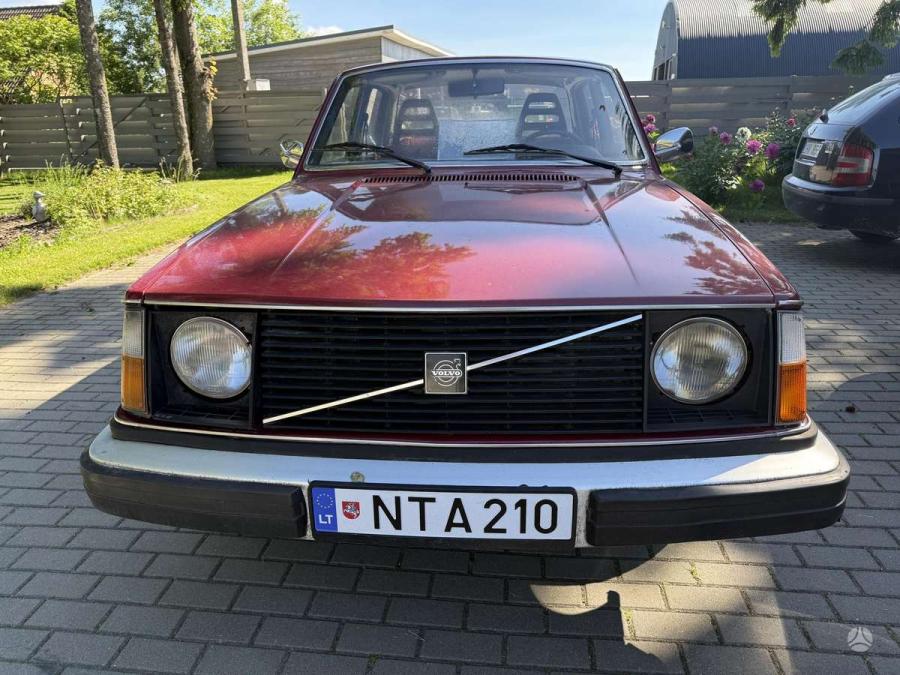 Sarkans Volvo 244 1975 Molėtai, ar dzinēja tilpumu 2.13 L un nobraukumu 226 tūkst. km par 4900 €, foto 6 vietnē AUTOMOTO.COM.LV