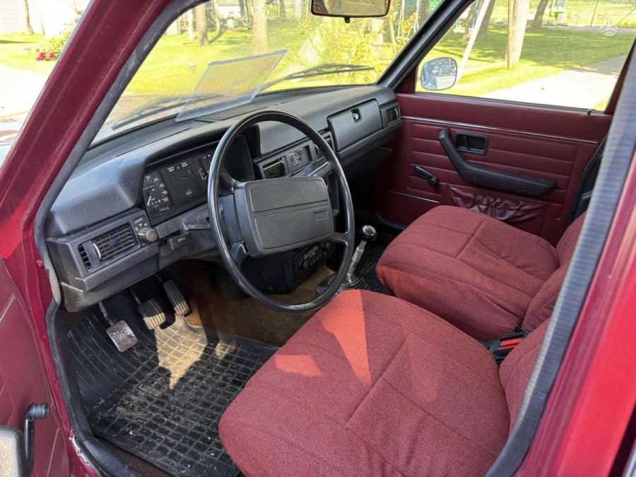 Sarkans Volvo 244 1975 Molėtai, ar dzinēja tilpumu 2.13 L un nobraukumu 226 tūkst. km par 4900 €, foto 8 vietnē AUTOMOTO.COM.LV
