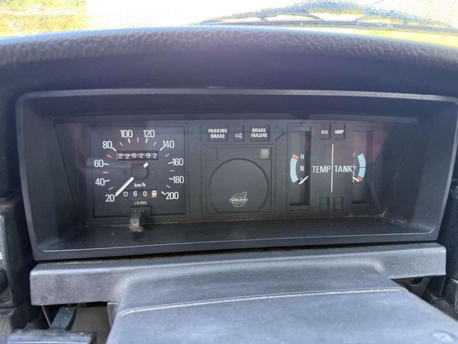 Sarkans Volvo 244 1975 Molėtai, ar dzinēja tilpumu 2.13 L un nobraukumu 226 tūkst. km par 4900 €, foto 10 vietnē AUTOMOTO.COM.LV