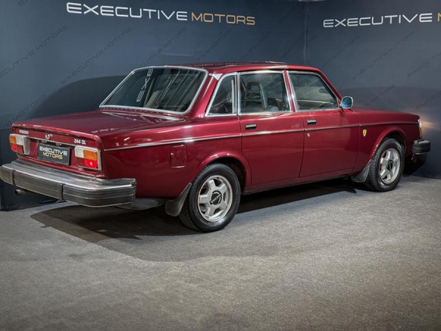 Red Volvo 244 1977 in Tallinn, with an engine capacity of 0.00 L and mileage of 0 thousand km for 7500 €, photo 3 on AUTOMOTO.COM.LV