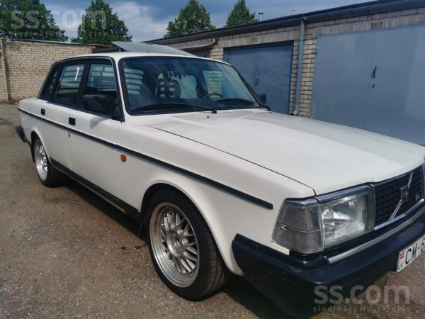 White Volvo 244 1987 in Riga, with an engine capacity of 2.30 L and mileage of 258 thousand km for 3900 €, photo 3 on AUTOMOTO.COM.LV