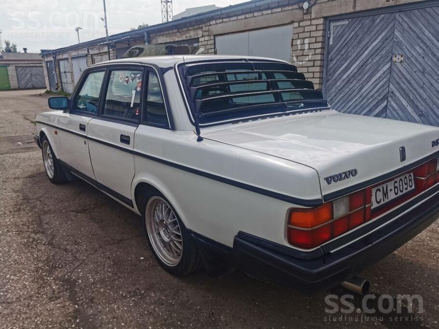 Balts Volvo 244 1987 Rīga, ar dzinēja tilpumu 2.30 L un nobraukumu 258 tūkst. km par 3900 €, foto 5 vietnē AUTOMOTO.COM.LV