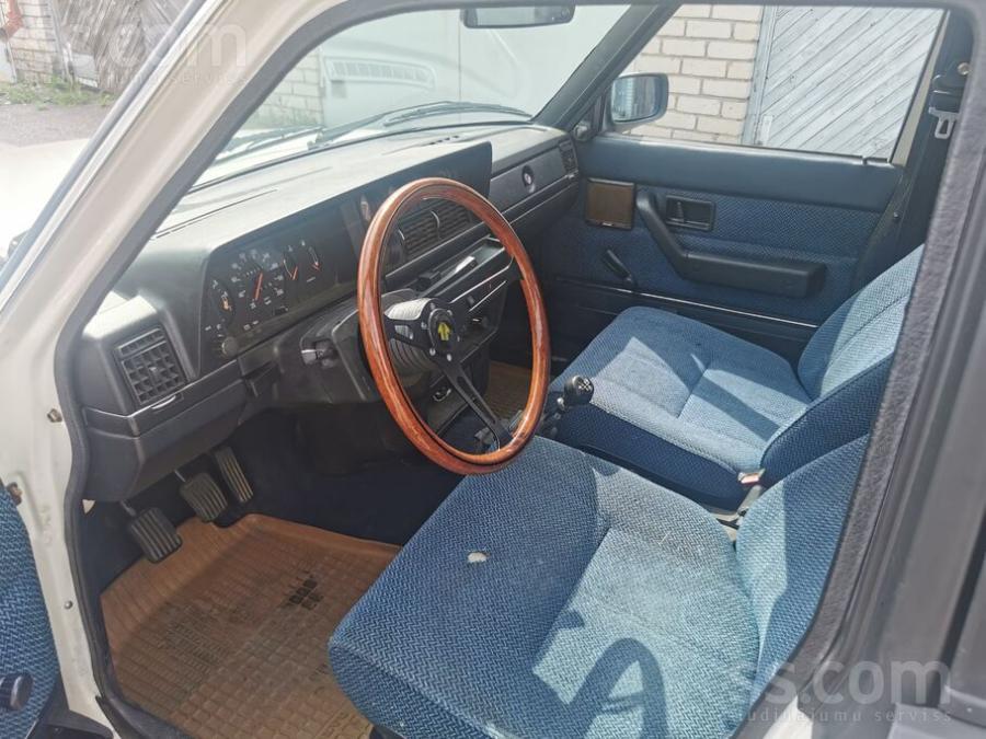 Balts Volvo 244 1987 Rīga, ar dzinēja tilpumu 2.30 L un nobraukumu 258 tūkst. km par 3900 €, foto 8 vietnē AUTOMOTO.COM.LV