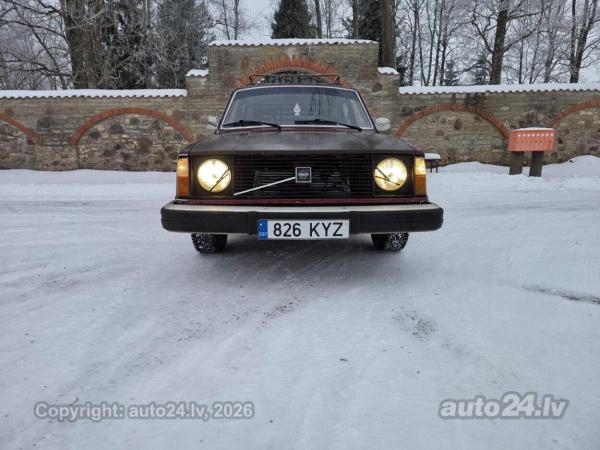 Sarkans Volvo 245 1975 Peltsamā, ar dzinēja tilpumu 2.40 L un nobraukumu 170 tūkst. km par 5500 €, foto 2 vietnē AUTOMOTO.COM.LV