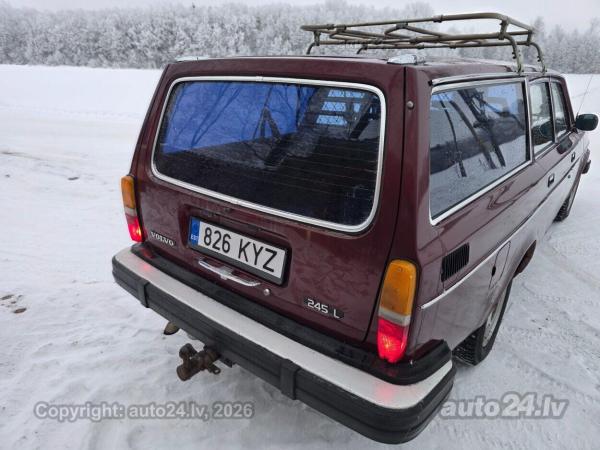 Sarkans Volvo 245 1975 Peltsamā, ar dzinēja tilpumu 2.40 L un nobraukumu 170 tūkst. km par 5500 €, foto 6 vietnē AUTOMOTO.COM.LV