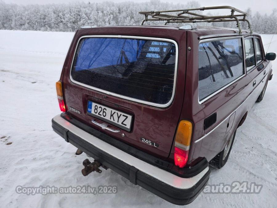 Sarkans Volvo 245 1975 Peltsamā, ar dzinēja tilpumu 2.40 L un nobraukumu 170 tūkst. km par 5500 €, foto 6 vietnē AUTOMOTO.COM.LV