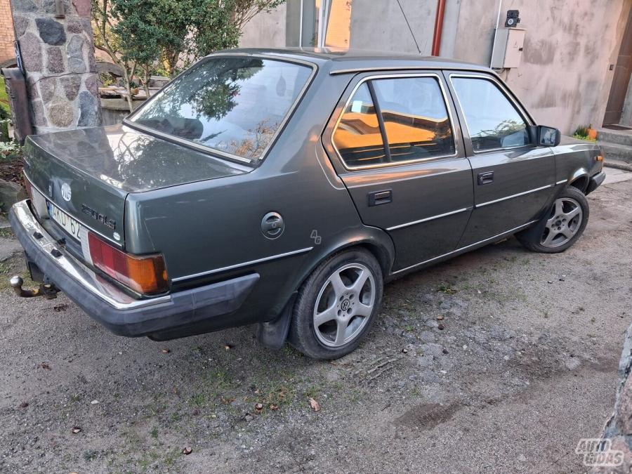 Zaļš Volvo 360 1985 Šauļi, ar dzinēja tilpumu 2.00 L un nobraukumu 194 tūkst. km par 1600 €, foto 6 vietnē AUTOMOTO.COM.LV