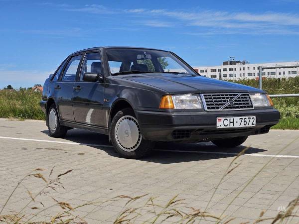 Серый Вольво 440 1989 в Рига, объемом двигателя 1.72 л и пробегом 117 тыс. км за 2900 €, фото 2 на AUTOMOTO.COM.LV