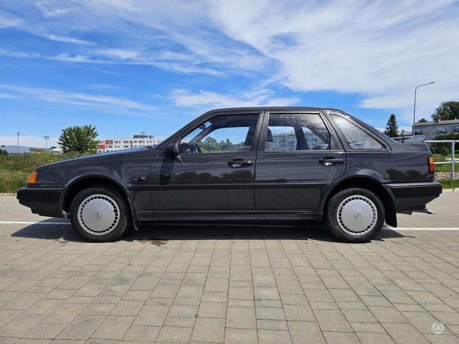 Grey Volvo 440 1989 in Riga, with an engine capacity of 1.72 L and mileage of 117 thousand km for 2900 €, photo 12 on AUTOMOTO.COM.LV