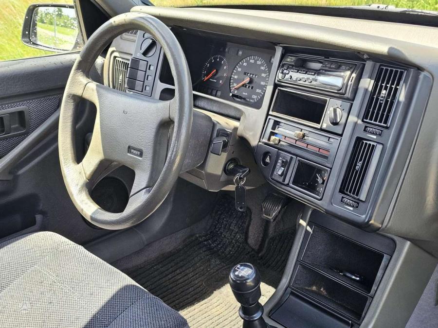 Grey Volvo 440 1989 in Riga, with an engine capacity of 1.72 L and mileage of 117 thousand km for 2900 €, photo 34 on AUTOMOTO.COM.LV