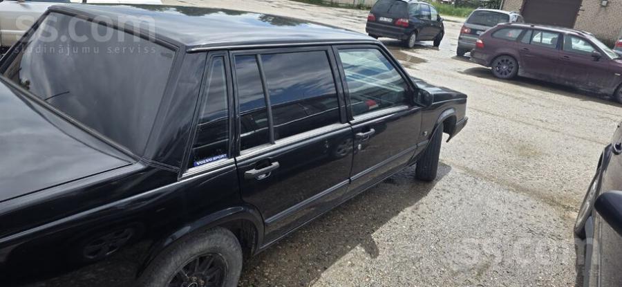 Black Volvo 740 1989 in Madona, with an engine capacity of 2.30 L and mileage of 536 thousand km for 3800 €, photo 3 on AUTOMOTO.COM.LV
