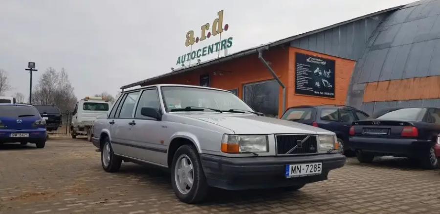 Pelēks Volvo 740 1990 Valmiera, ar dzinēja tilpumu 2.30 L un nobraukumu 369 tūkst. km par 3250 €, foto 1 vietnē AUTOMOTO.COM.LV