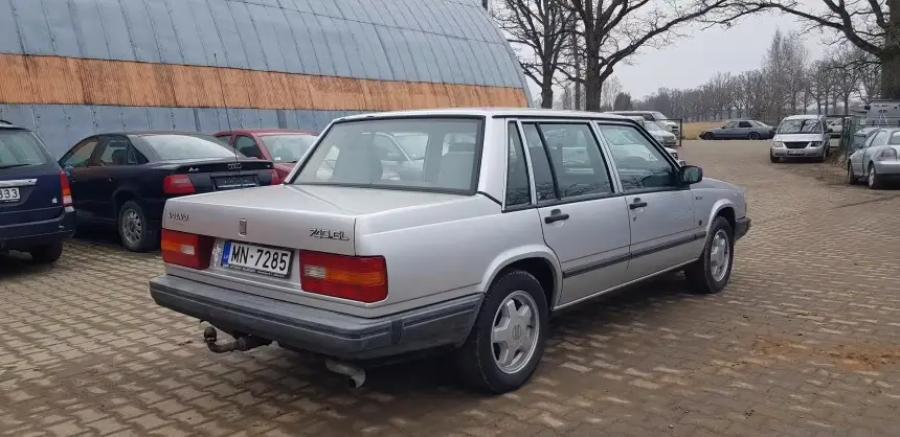 Pelēks Volvo 740 1990 Valmiera, ar dzinēja tilpumu 2.30 L un nobraukumu 369 tūkst. km par 3250 €, foto 4 vietnē AUTOMOTO.COM.LV