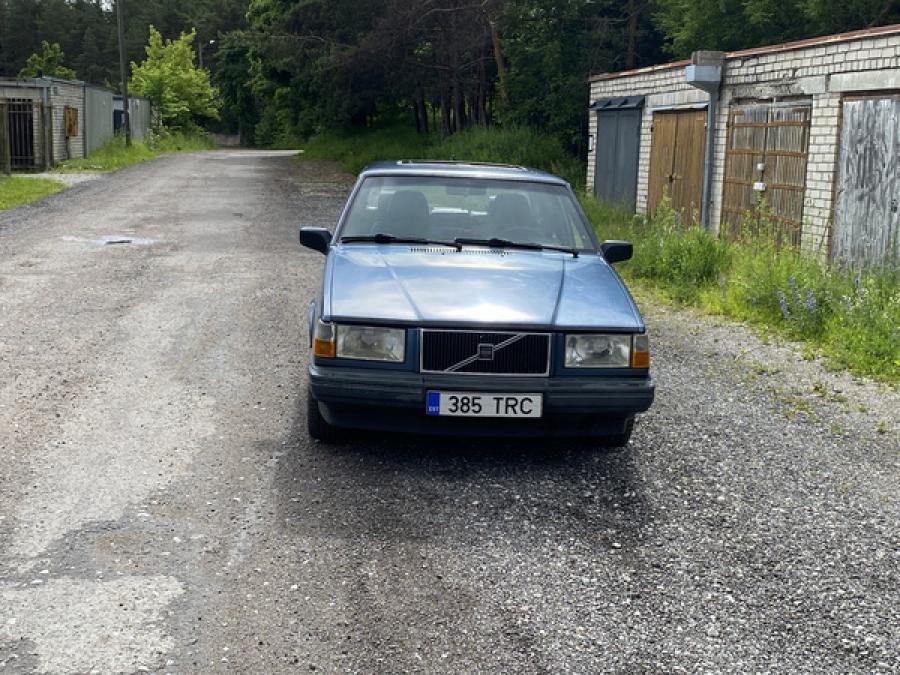 Volvo 740 1990 in Tallinn, with an engine capacity of 2.40 L and mileage of 853 thousand km for 1000 €, photo 1 on AUTOMOTO.COM.LV