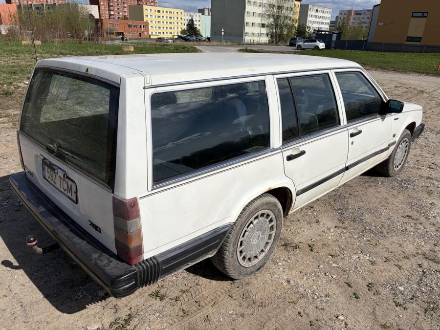 Balts Volvo 740 1988 Jehvi, ar dzinēja tilpumu 2.40 L un nobraukumu 233 tūkst. km par 3000 €, foto 20 vietnē AUTOMOTO.COM.LV