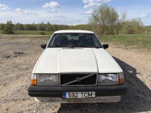 Balts Volvo 740 1988 Jehvi, ar dzinēja tilpumu 2.40 L un nobraukumu 233 tūkst. km par 3000 €, foto 24 vietnē AUTOMOTO.COM.LV