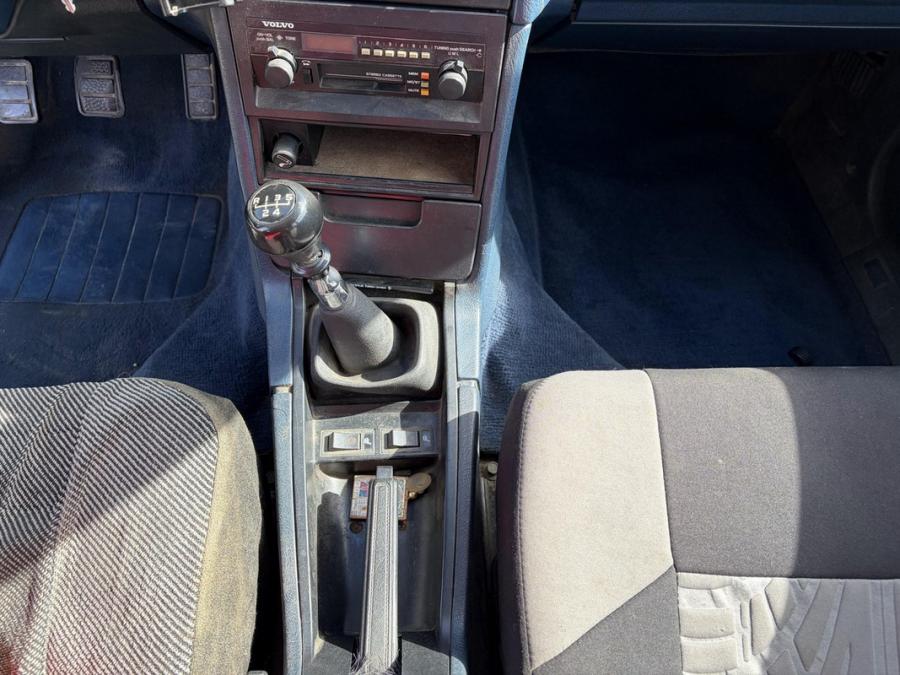 Balts Volvo 740 1988 Jehvi, ar dzinēja tilpumu 2.40 L un nobraukumu 233 tūkst. km par 3000 €, foto 29 vietnē AUTOMOTO.COM.LV