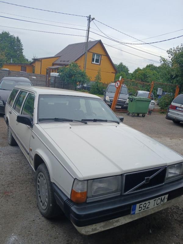 White Volvo 740 1988 in Kohtla-Jarve, with an engine capacity of 2.40 L and mileage of 233 thousand km for 2600 €, photo 1 on AUTOMOTO.COM.LV